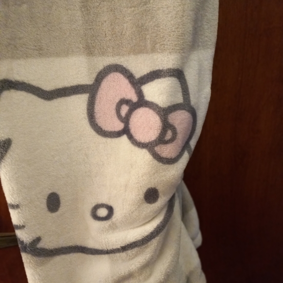 Bedding | Grey Hello Kitty Blanket | Poshmark